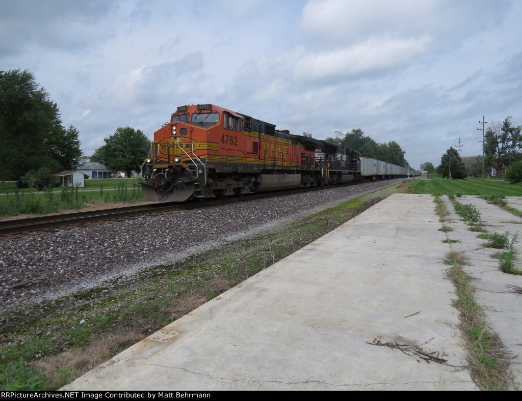 BNSF 4762